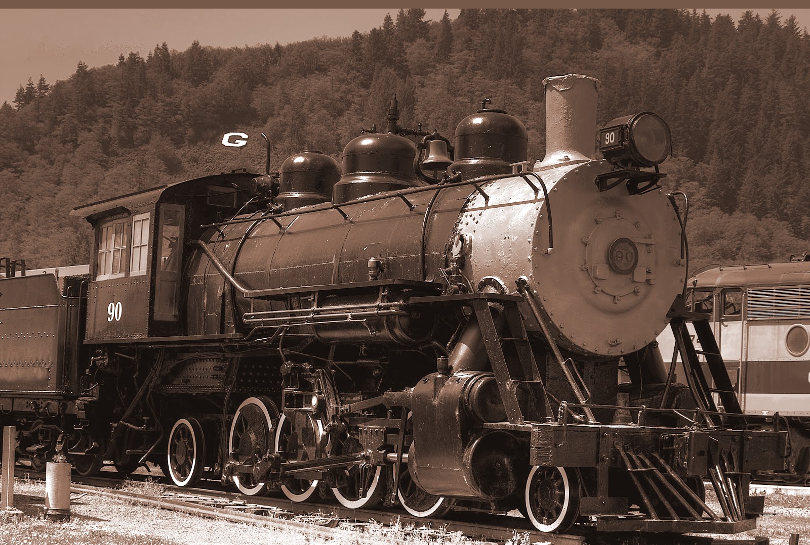 Thom Zehrfeld Photography : Old Locomotives and Cabooses On Their Last Rail