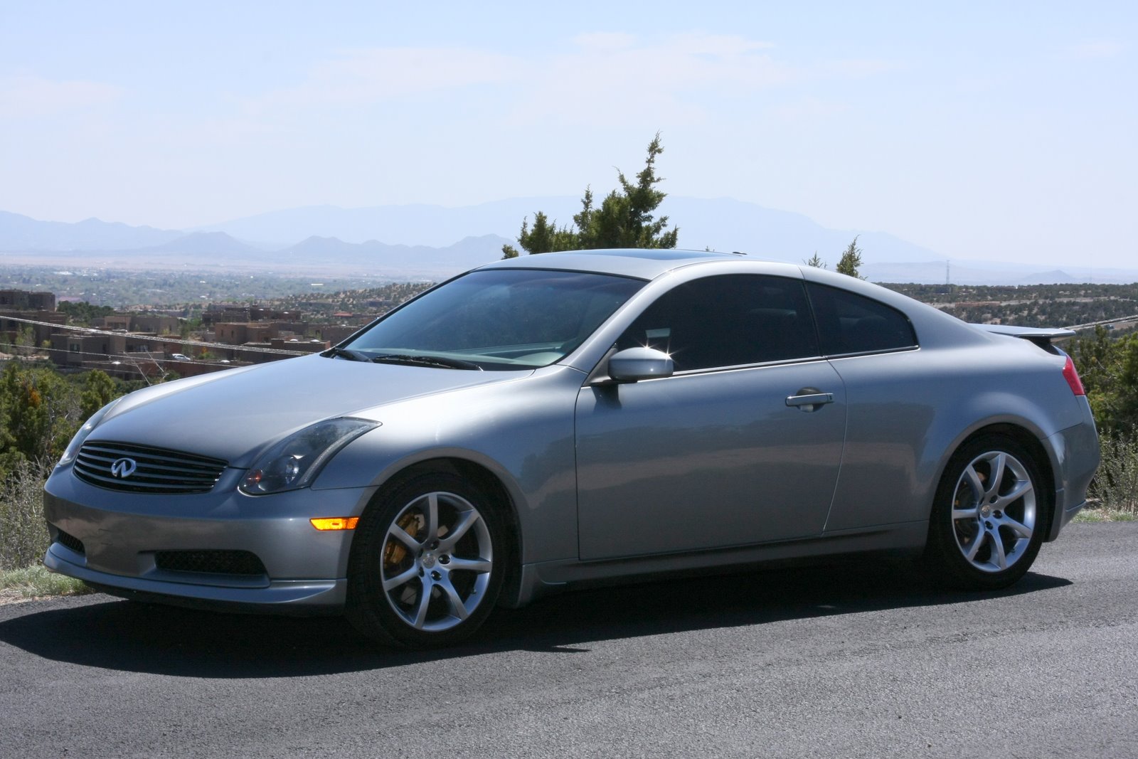 2004 Infiniti G35 sport coupe, 6-speed, brembos