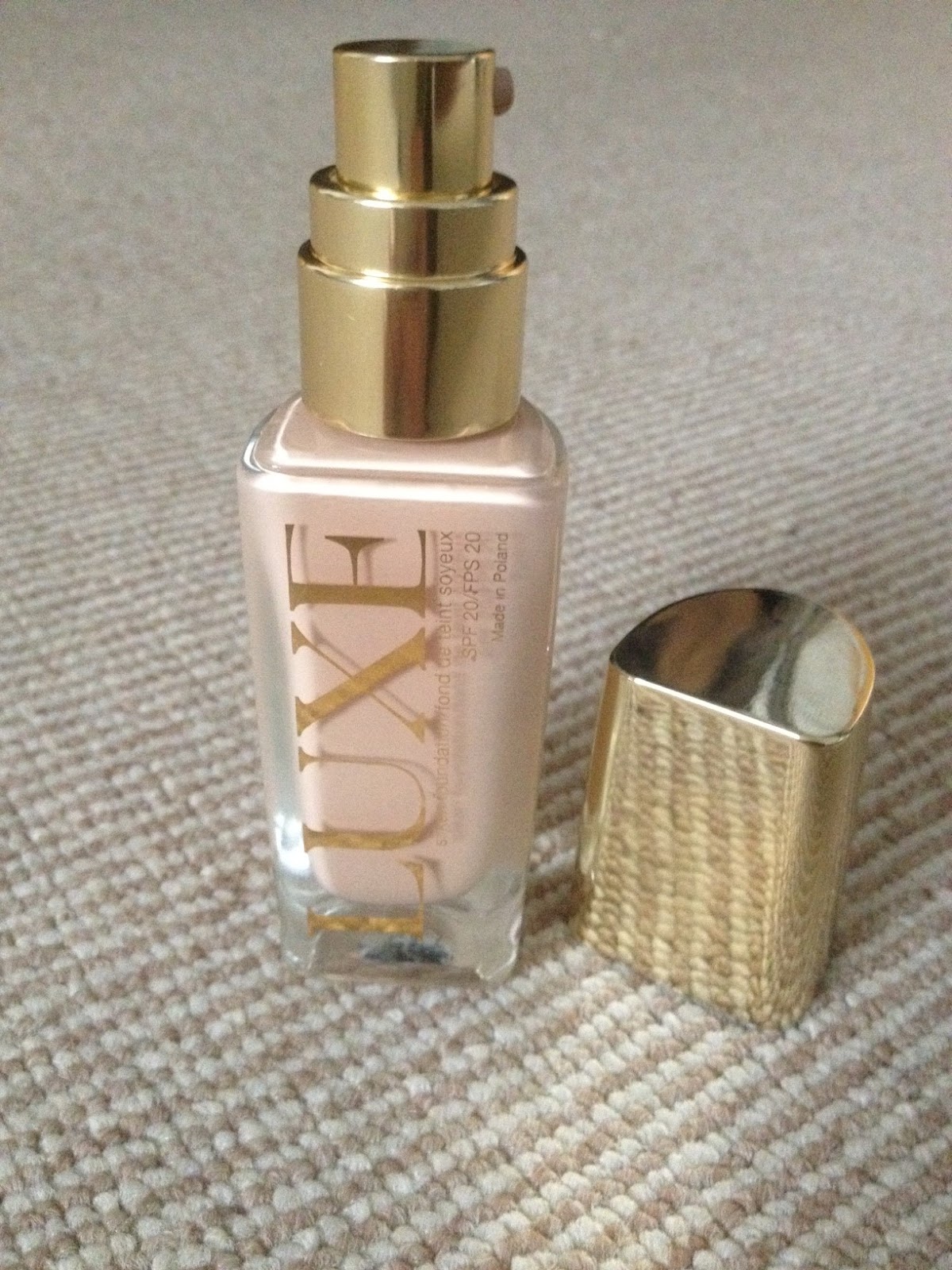 Adna ~ Beauty blog : Avon Luxe Silken tekući puder