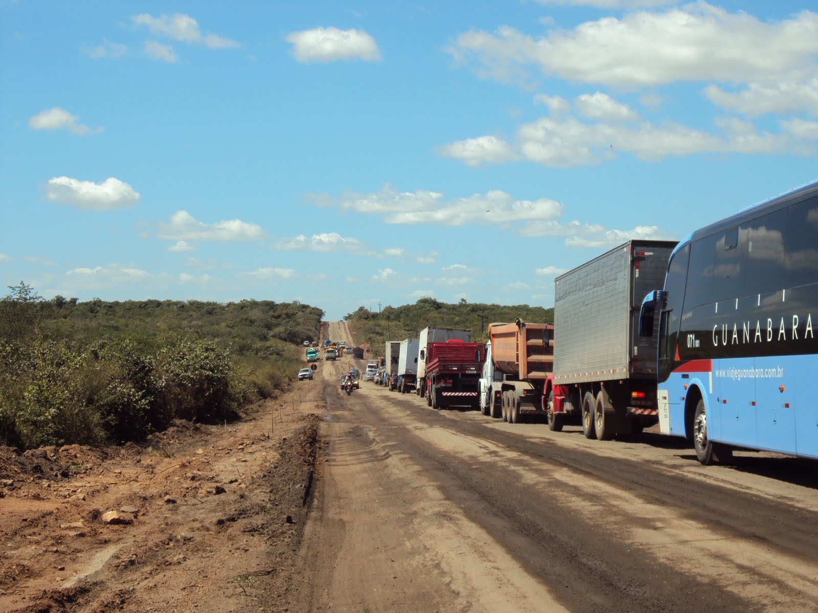 Macário Batista: Remendos na BR 222