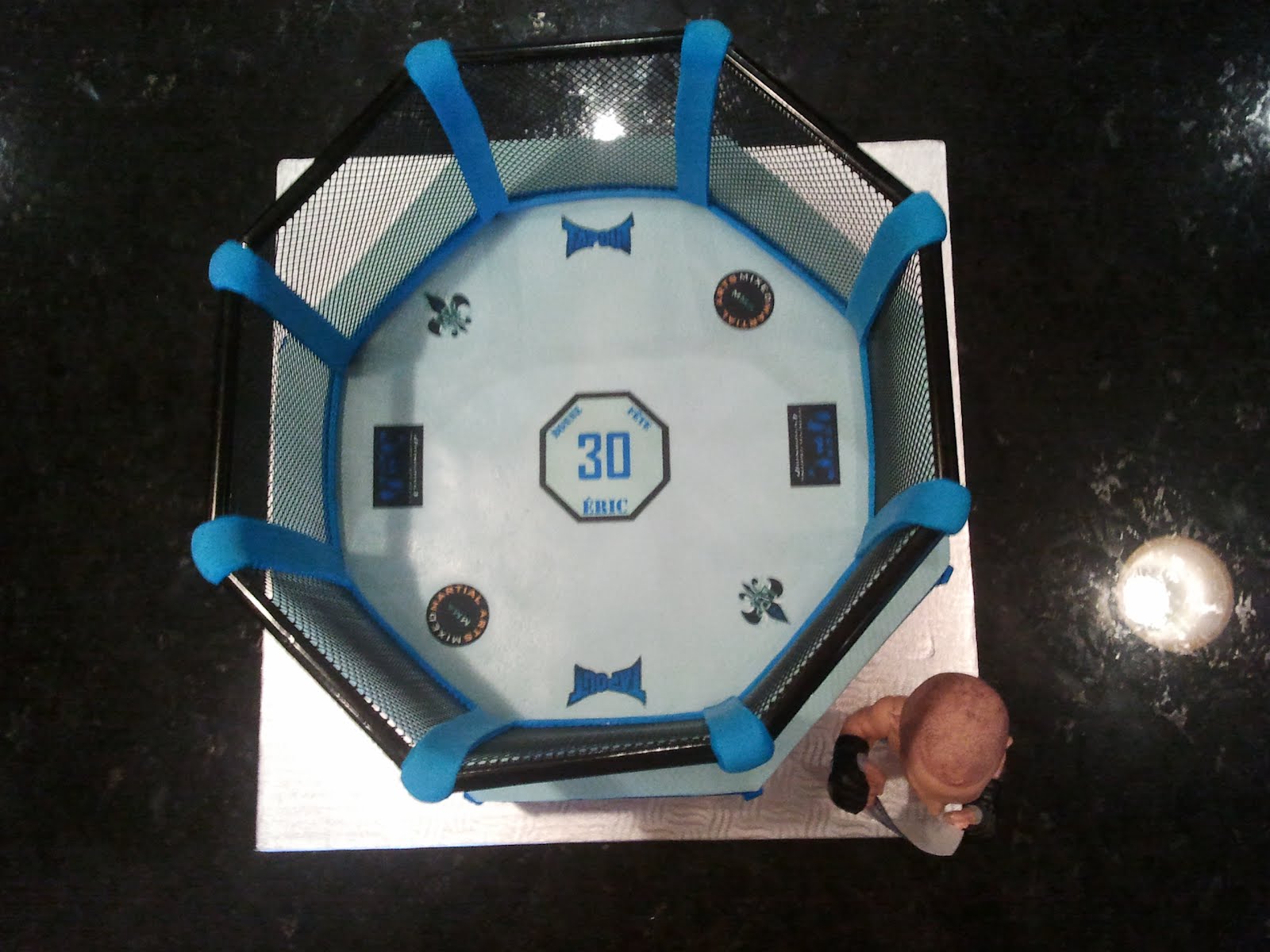 Gâteaux Design: Gâteau George St-Pierre et l'Octagon | George St-Pierre ...