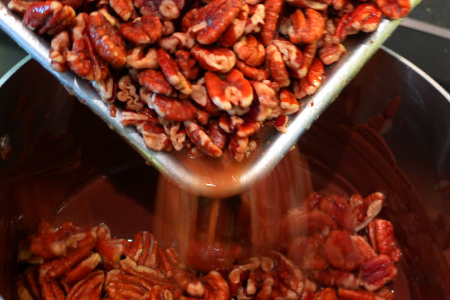 Sugartown Sweets: Roasted Pecan Clusters