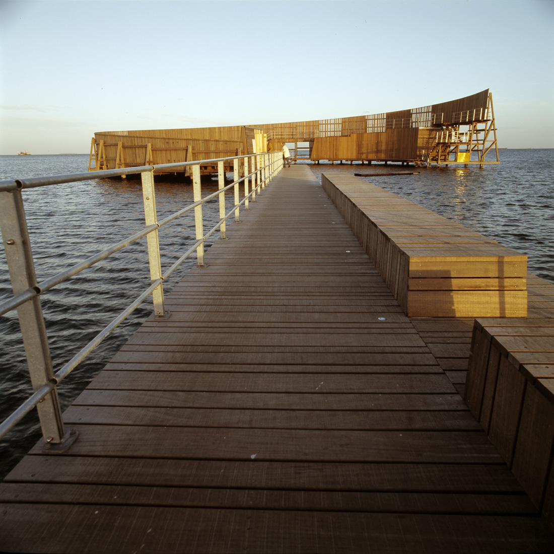 arquitectúrame: FREDRIK’s SEASIDE BATHING PLATFORM making waves around ...