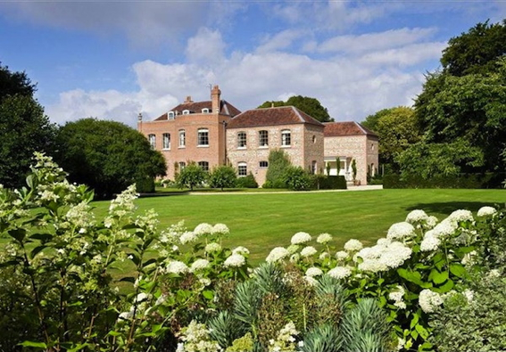 Take 5: A Tour of an English Manor - The Cottage Market