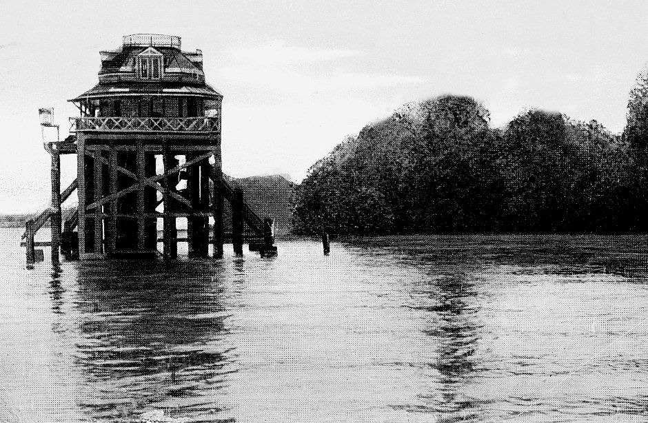 The Willamette River Light Station, a lost river lighthouse