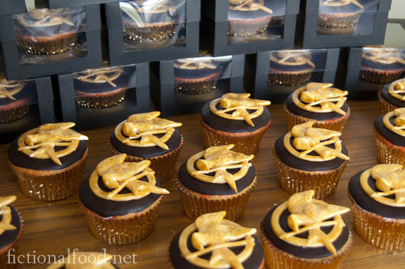 The Lost Lola: Novel Treats >> Hunger Games Cupcakes