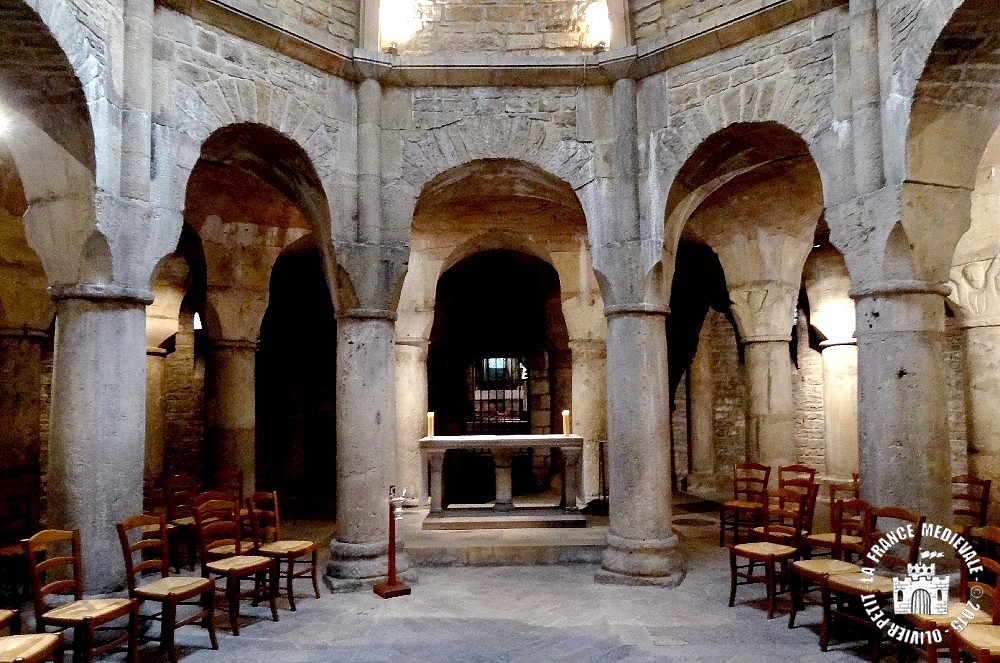 LA FRANCE MEDIEVALE: DIJON (21) - Crypte romane de la cathédrale Saint ...