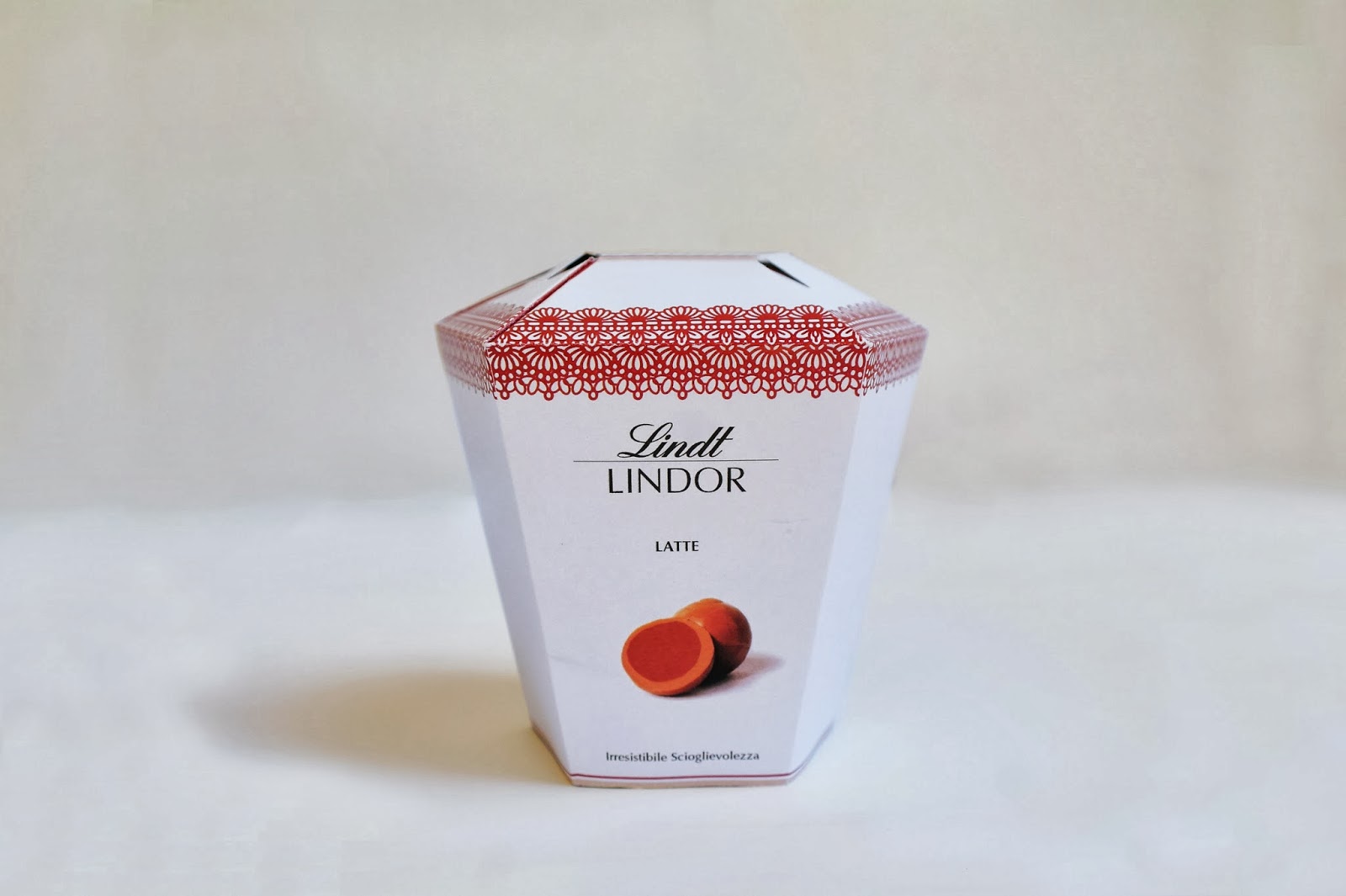 LINDOR Lindt (Student Project) on Packaging of the World - Creative ...