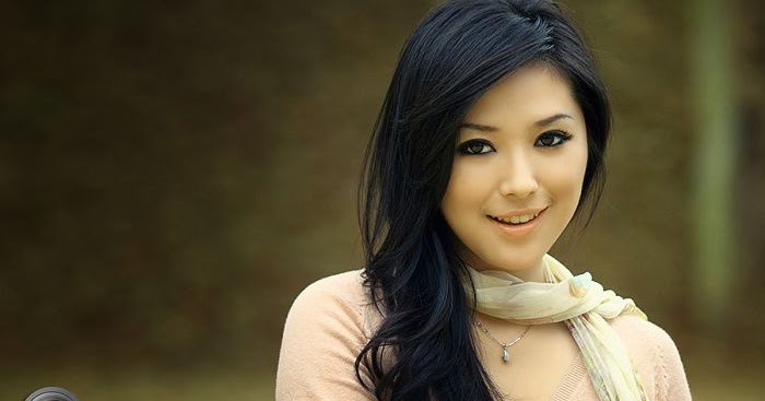 Cute beautiful Indonesian model Rini Lovelyluna's exclusive photos ...