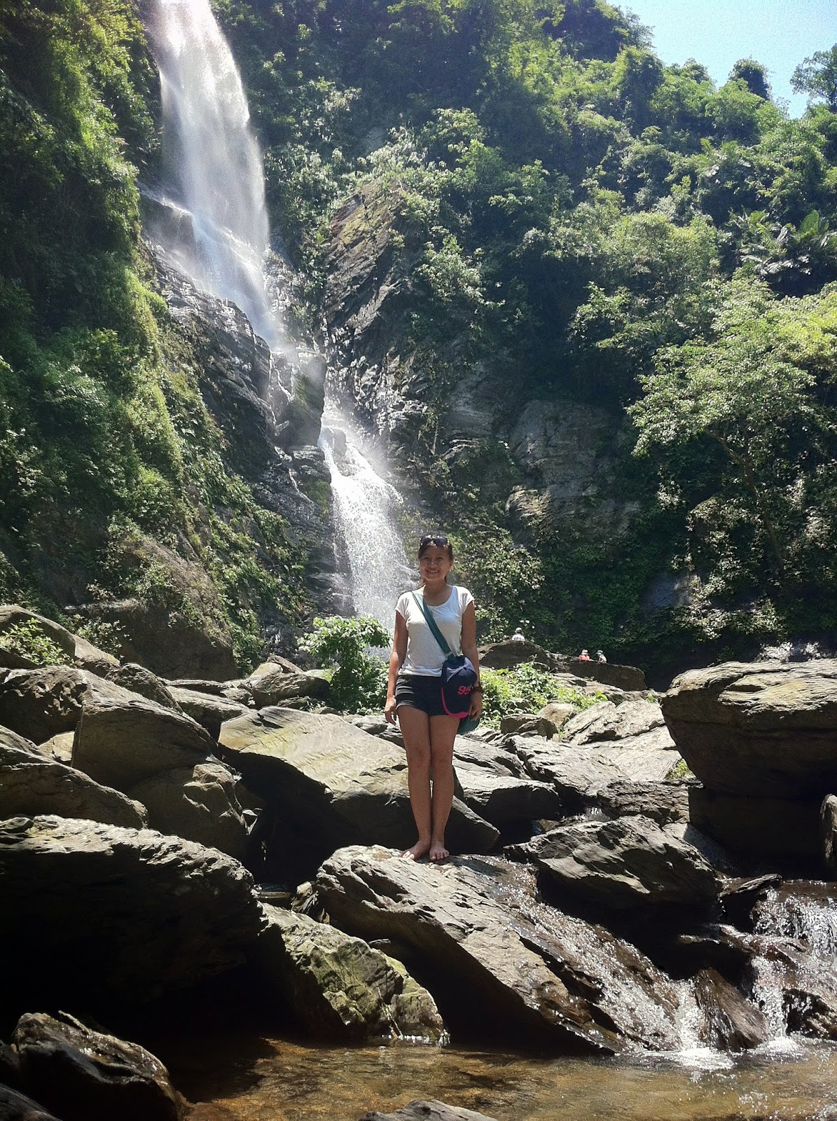 我爱台湾！: Journey to Liang Shan Waterfall (凉山瀑布) and Tianliao Moon World ...