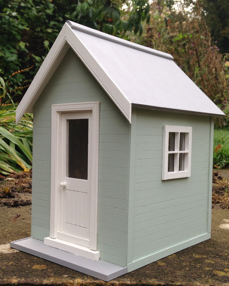 Julie's dolls house blog: A 1/12th Scale Beach Hut for Jackie