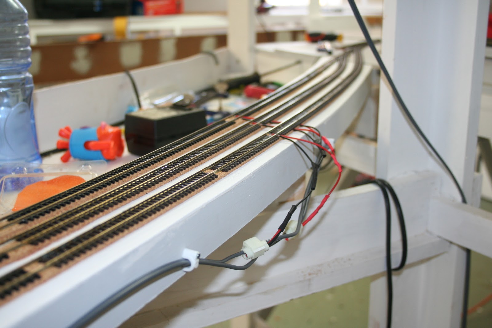 Tropical N Scale: Wiring and Track