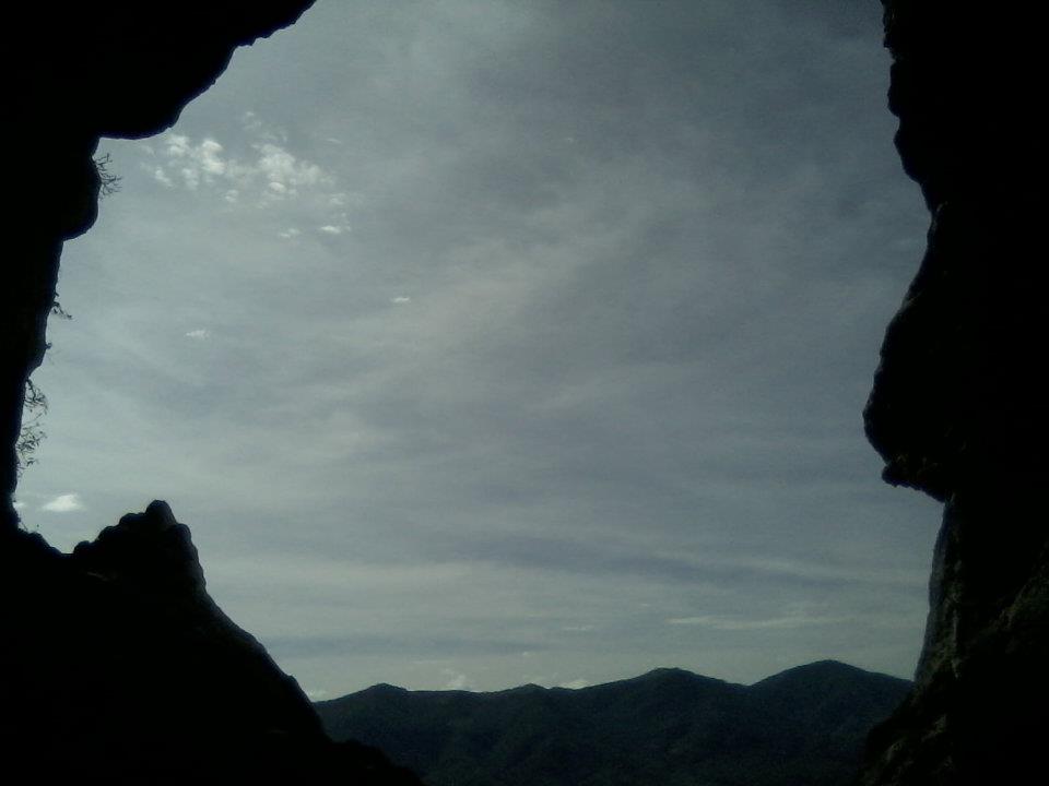 la historia en la region de JUANECKE: LA ENTRADA AL INFRAMUNDO