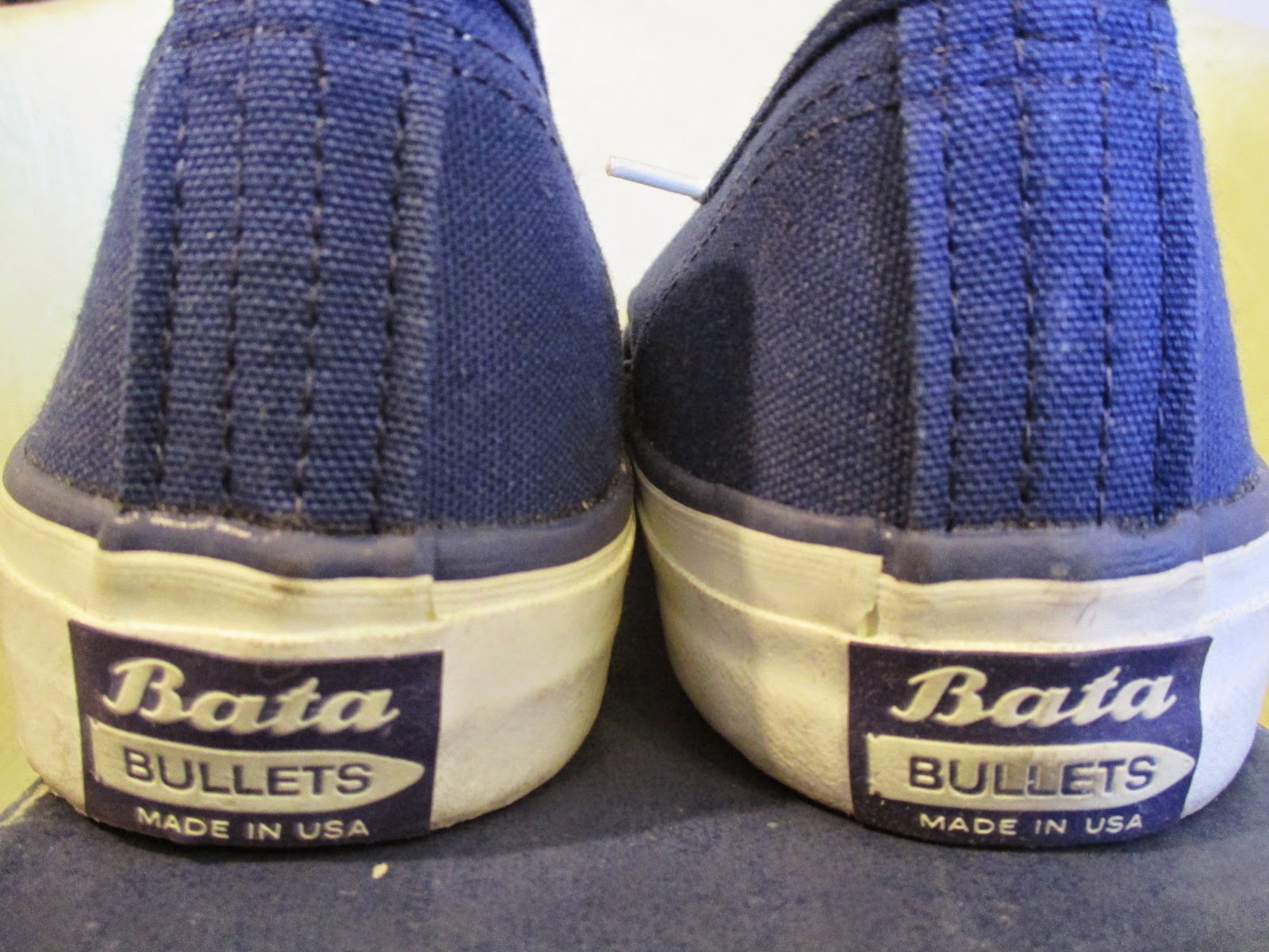 Comprador de WHITE HEAD EAGLE: Dead Stock "BATA BULLETS" Sneakers