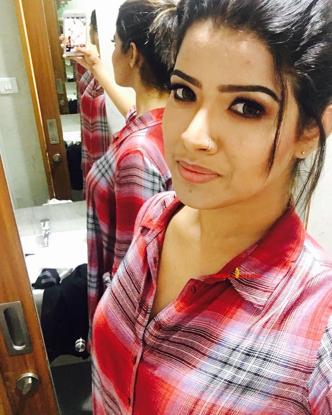 Amritha Suresh Photos