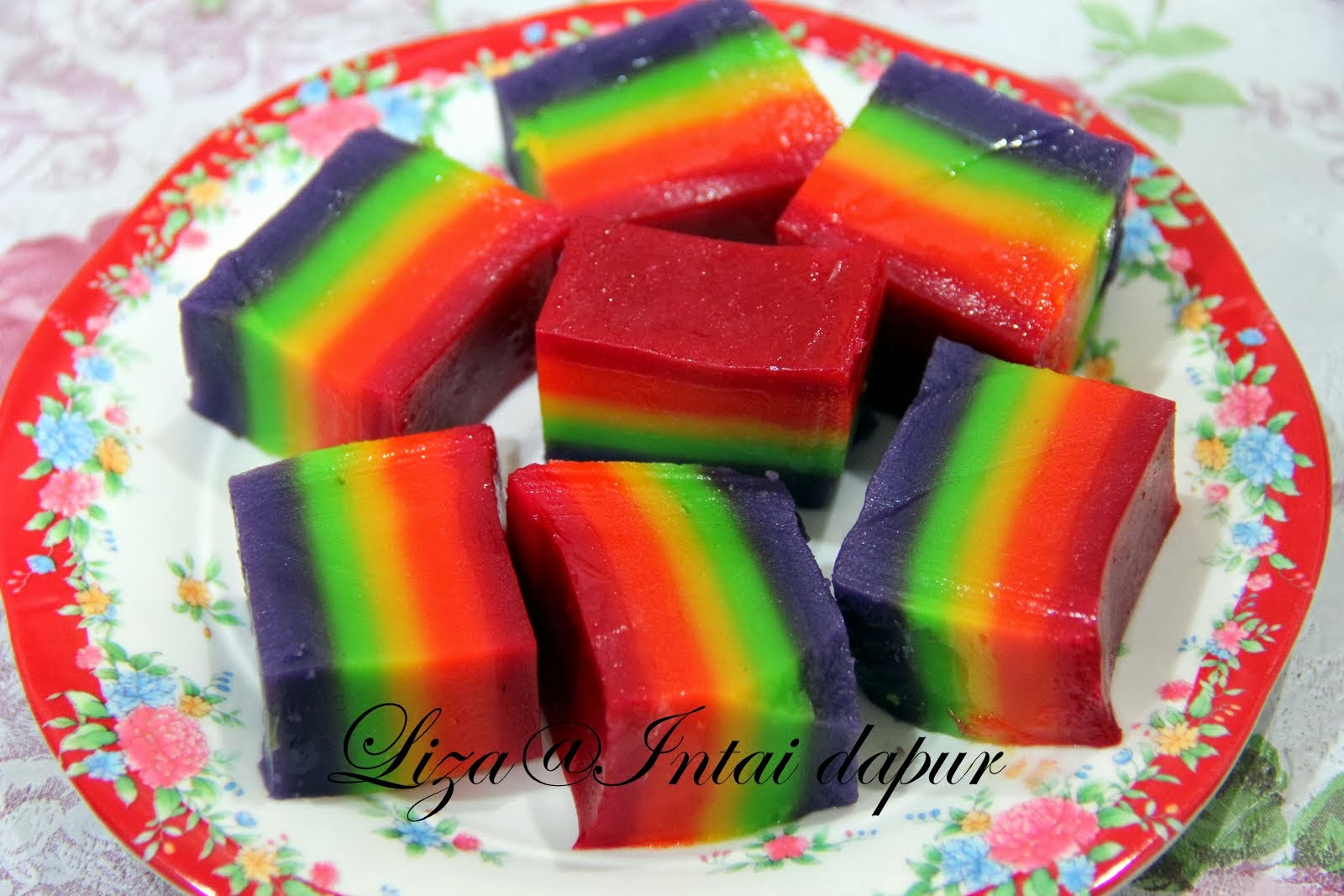 INTAI DAPUR: Kuih Lapis Pelangi....