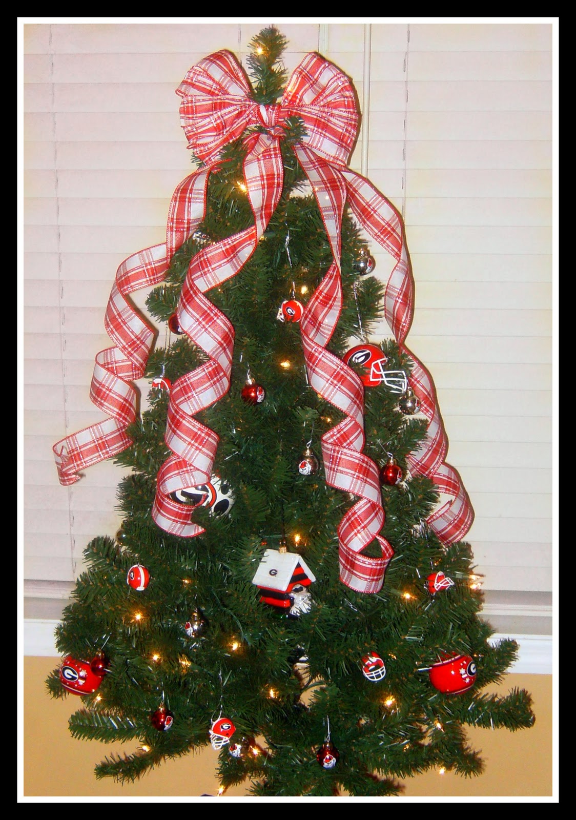 The Georgia Bubba and the Alabama Diva: Bubba's Bulldog Christmas Tree
