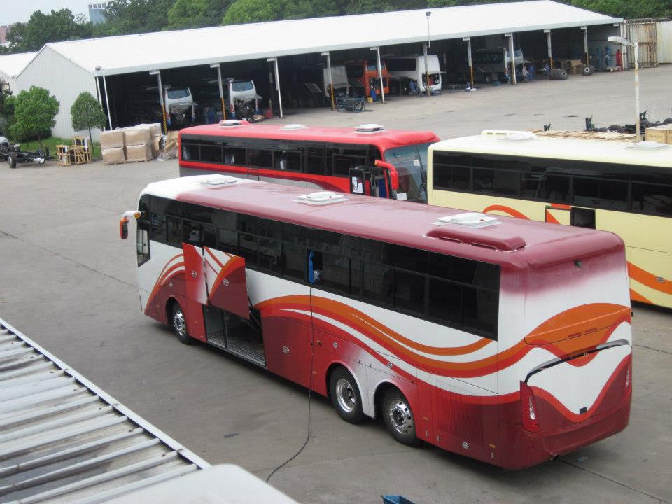 ANDANDO EN BUS: HISTORIA DE BONLUCK BUS