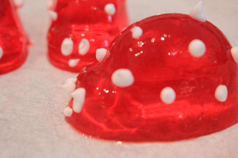 DIY Party Mom: Lady Bug Jello Jigglers