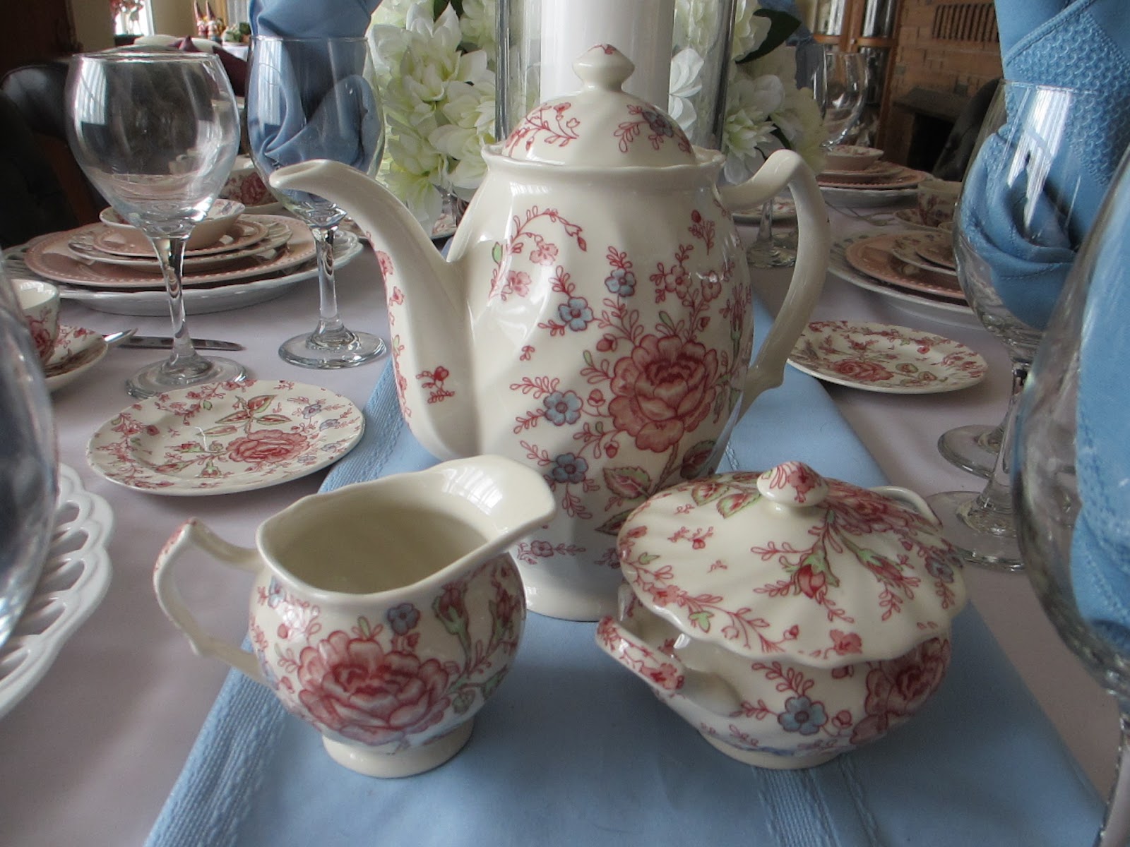 The Welcomed Guest: Springtime Ladies Luncheon Table