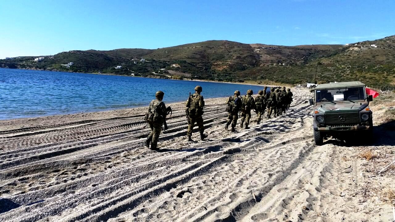 ΗΤΑΝ ΕΝΑ ΚΑΡΑΒΙ ΕΝΑ ΑΡΜΑΤΑΓΩΓΟ ΑΠΟ ΤΟ ΒΟΛΟ ΚΙΝΗΣΕ ΝΑ ΣΠΕΙΡΕΙ ΠΑΝΙΚΟ ...