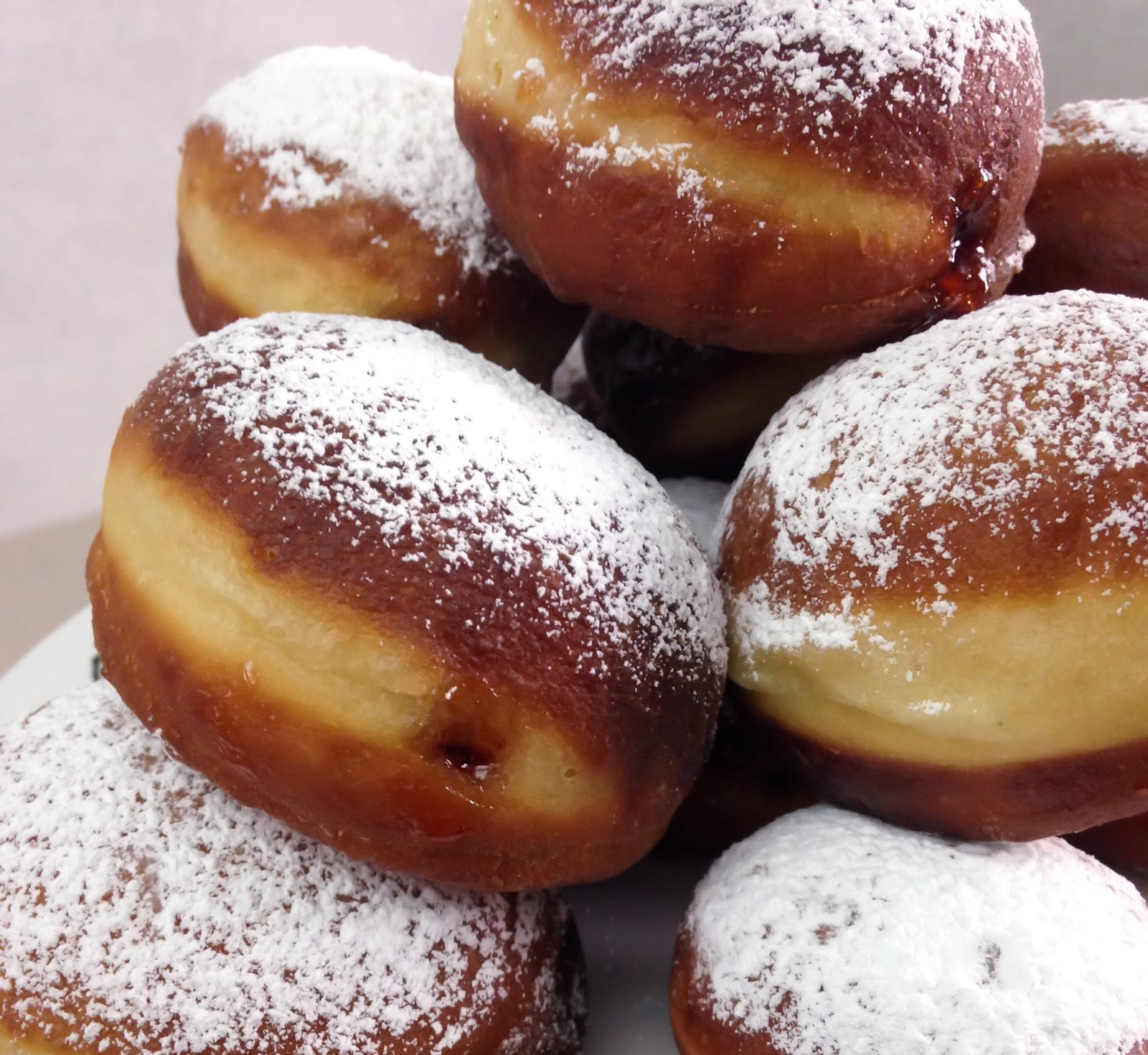 ginosko: Jam-filled doughnuts!