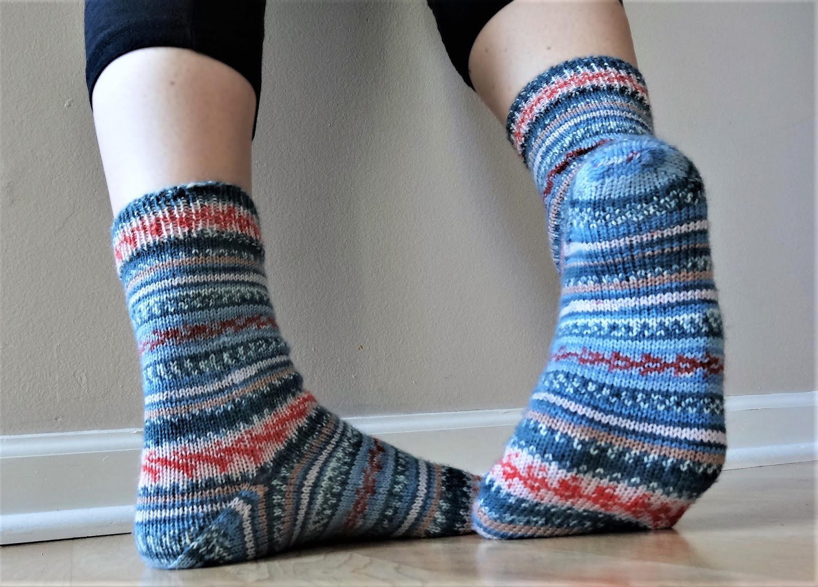 ...Knitting Up A Storm: Fo: Regia "Summer Nights" Socks