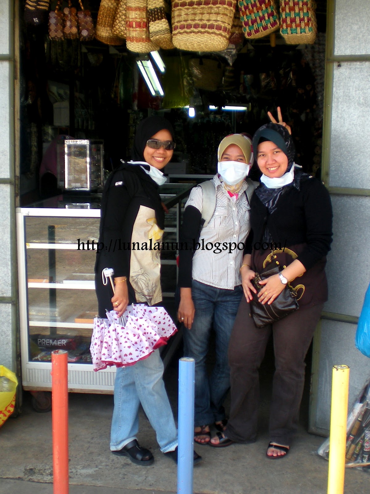 Pasar Kraftangan Kota Kinabalu - Syurga Membeli Belah Barangan ...