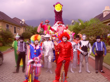 badut ulang tahun: badut akrobatik