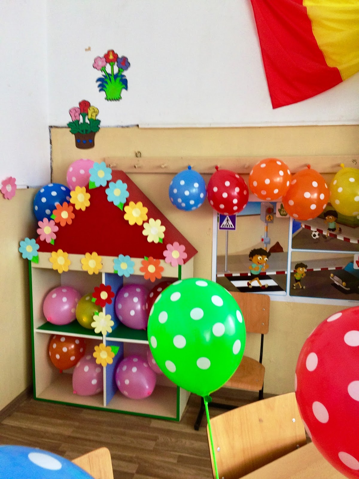 Decor festiv pentru sala de clasă - Materiale didactice de 10(zece)