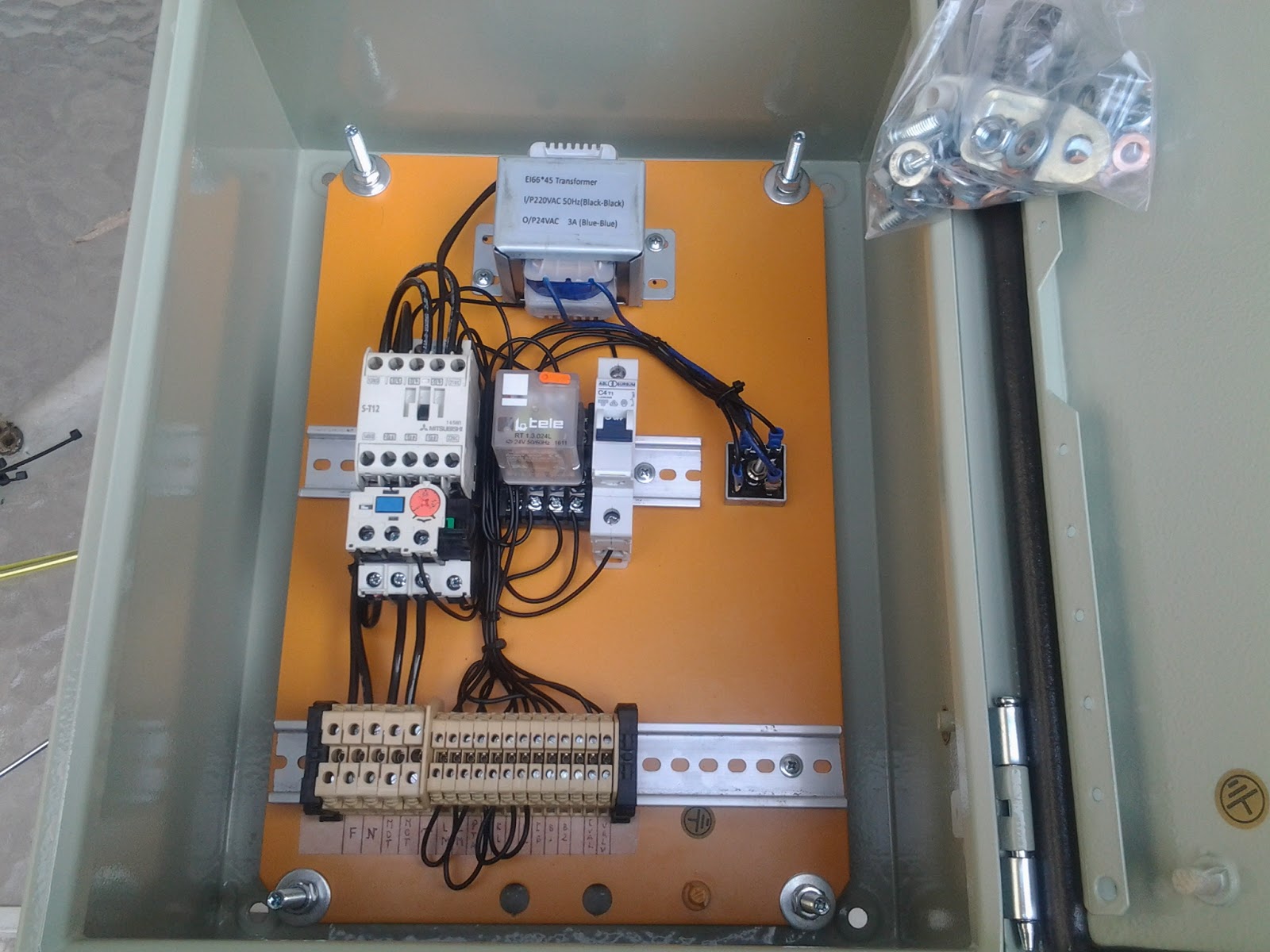 CONTROLES Y AUTOMATIZACIÓN: LOGICA CABLEADA