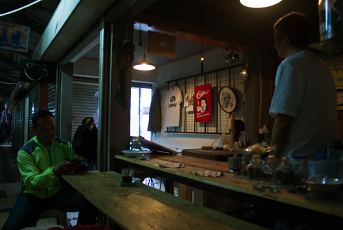 Jalan-jalan ke Pasar Cihapit | Bandung Diary