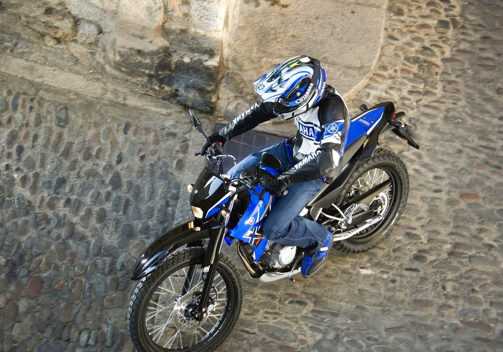 Yamaha_XT125R_2014_Yamaha_Dual_Purpose+_Bikes_1024x768.jpg