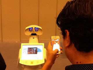 Tico - o robô que tem Twitter e FaceBook