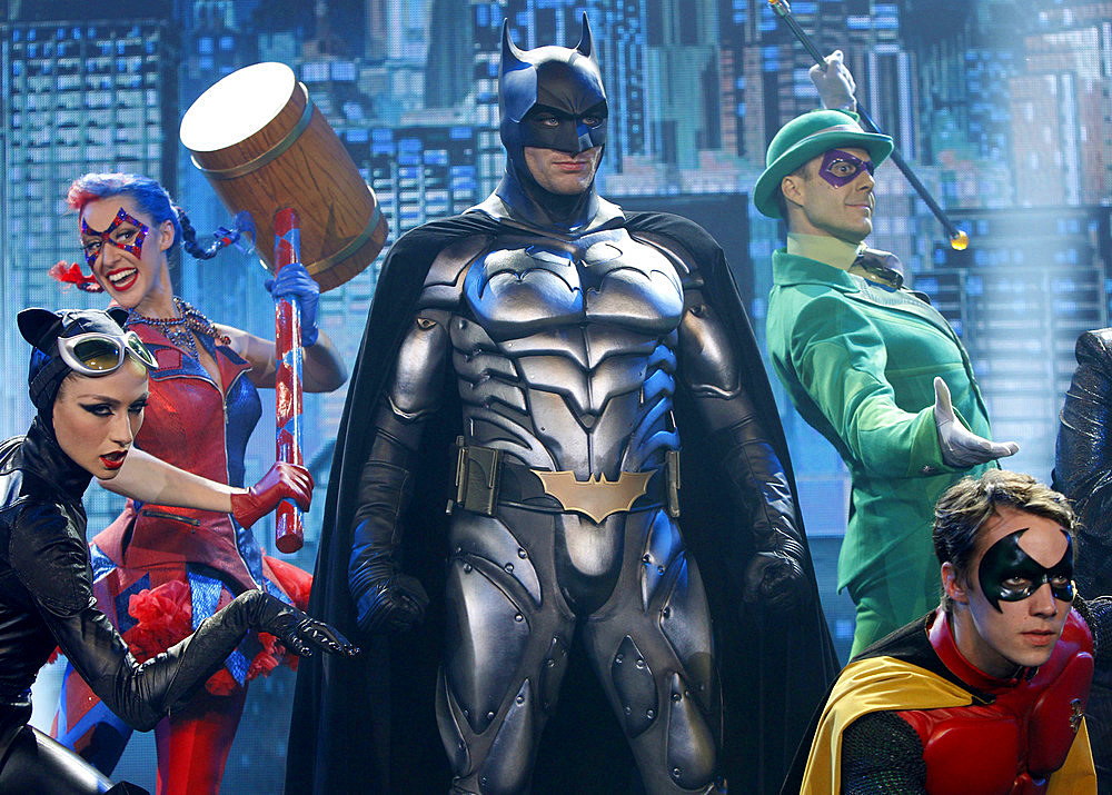 SNEAK PEEK : Sam Heughan As "The Batman"