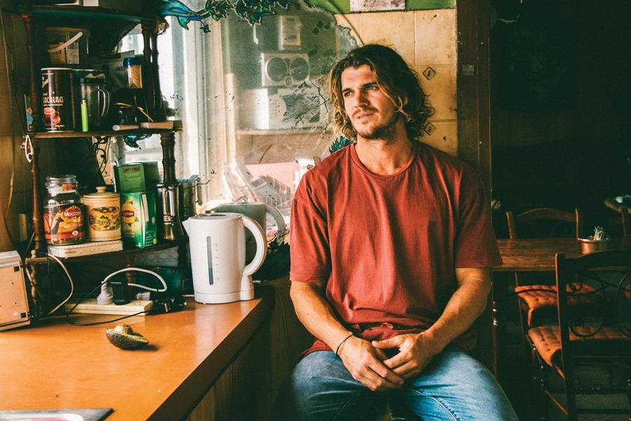 Luke Fox shares new single "Reasons"