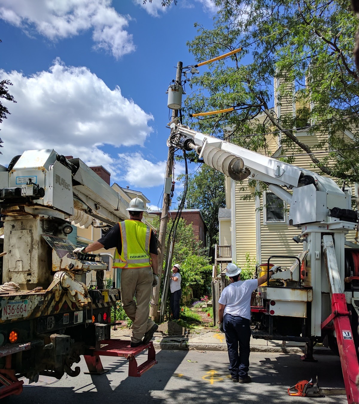 SpeedSkaterBoston Blog: Utility Pole Replacement in Cambridge (Riverside)