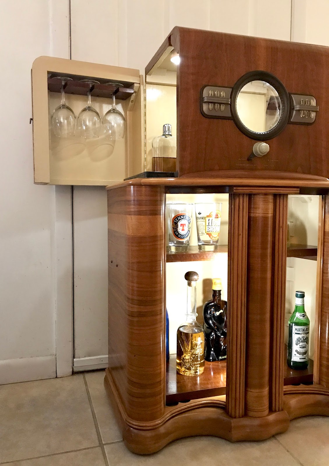 Vintage Console Radio-Bar. Radio Mini-Bar. Repurposed Console Radio 1940's