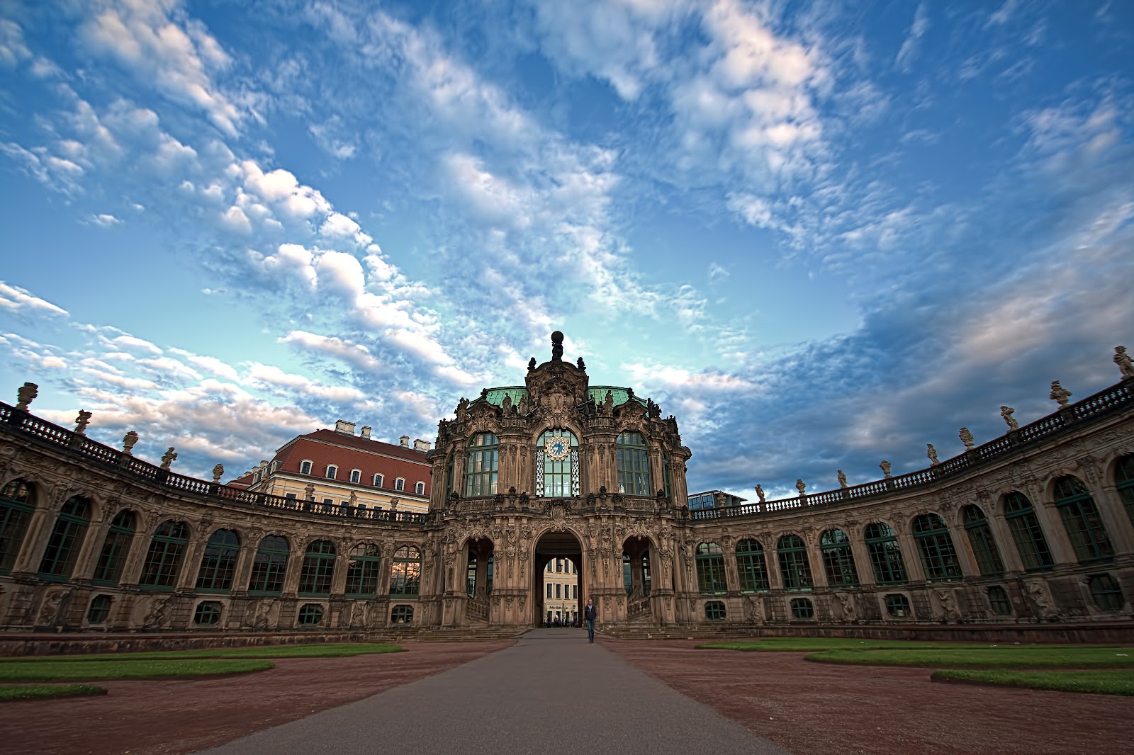 catching light: Zwinger