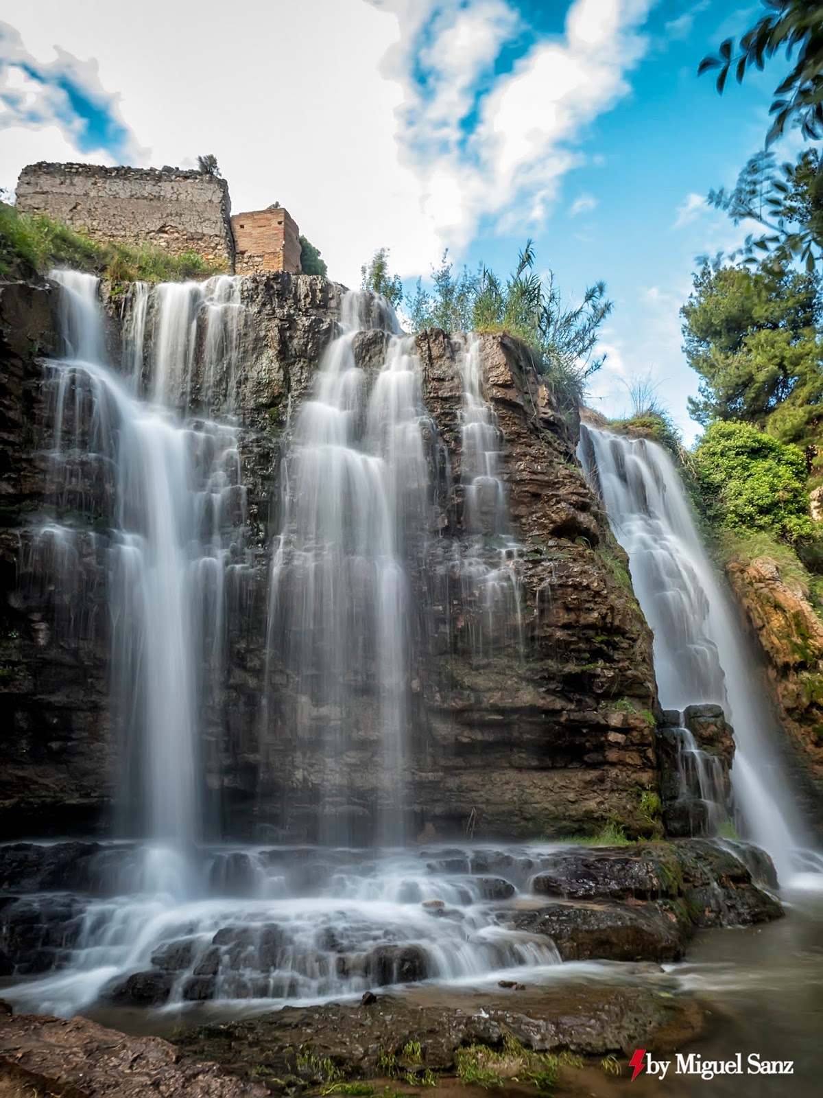 PARQUE DE MUEL CON SU CASCADA