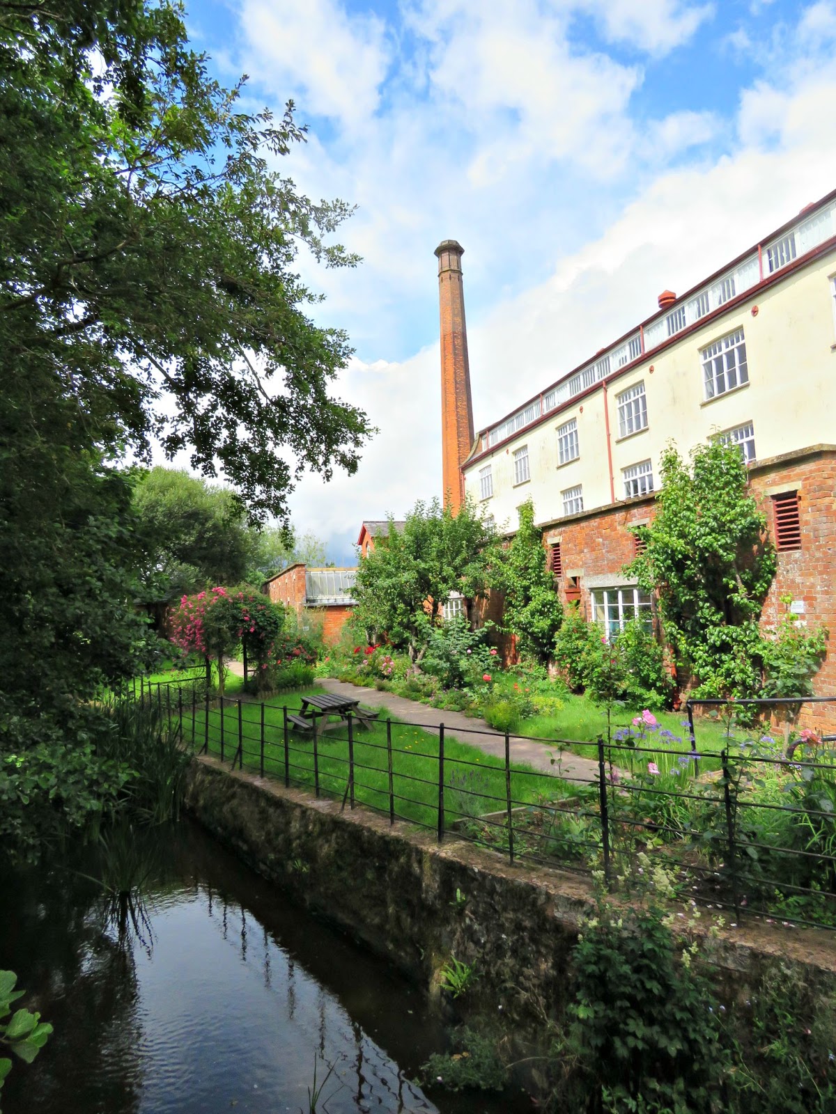 just saying ...: Coldharbour Mill: a little piece of knitting history ...