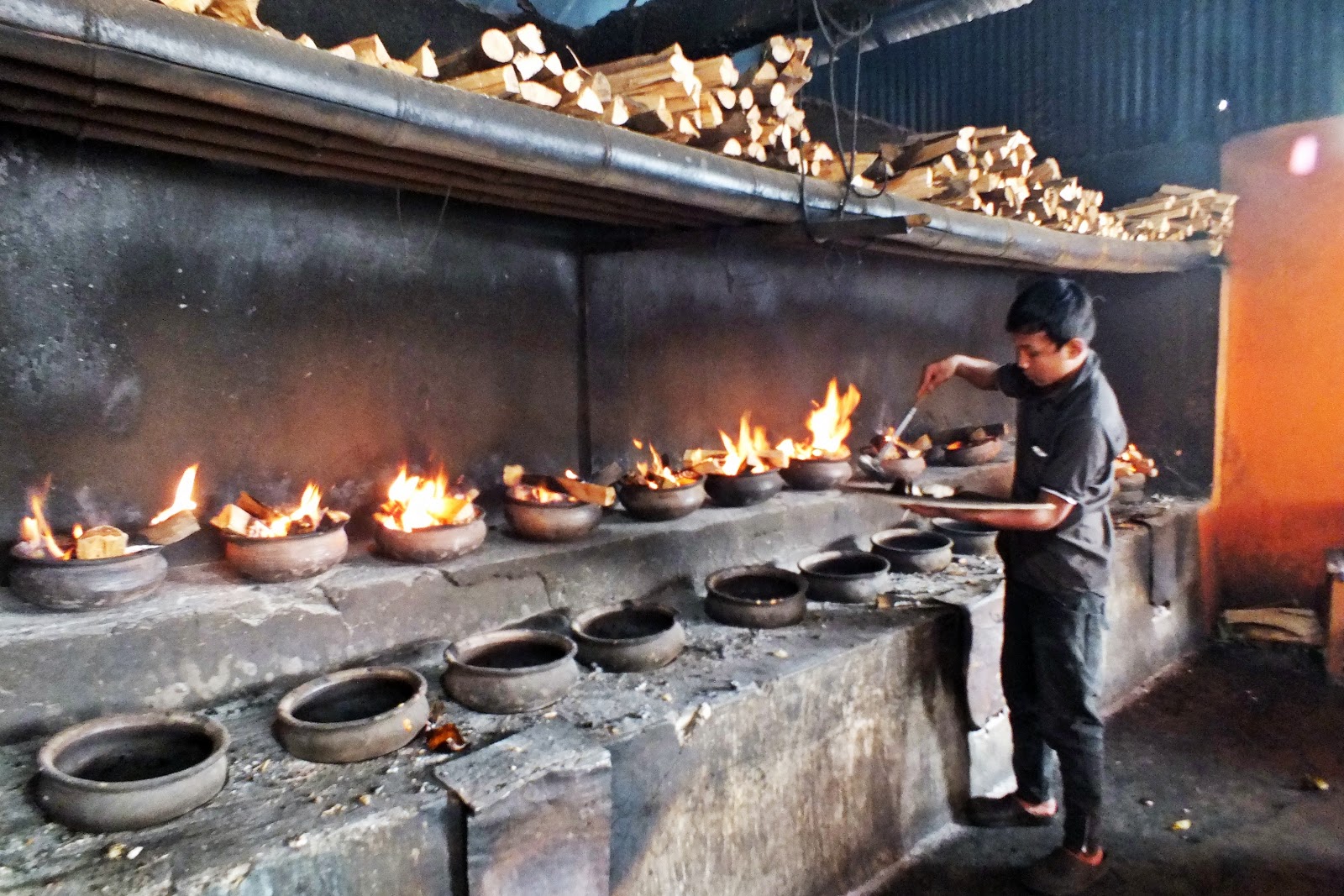 Venoth's Culinary Adventures: Bika Talago @ Koto Baru, West Sumatra