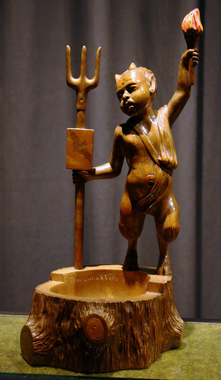 Mundo Tentacular: Cheiro de Enxofre - O curioso Museu do Diabo na Lituânia