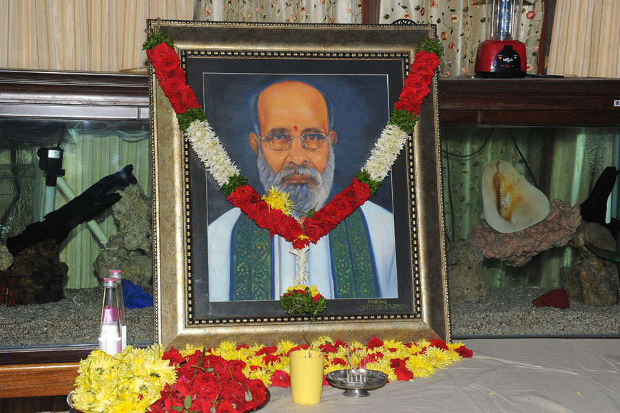 Tollywood Pays Homage to Tripuraneni Maharadhi