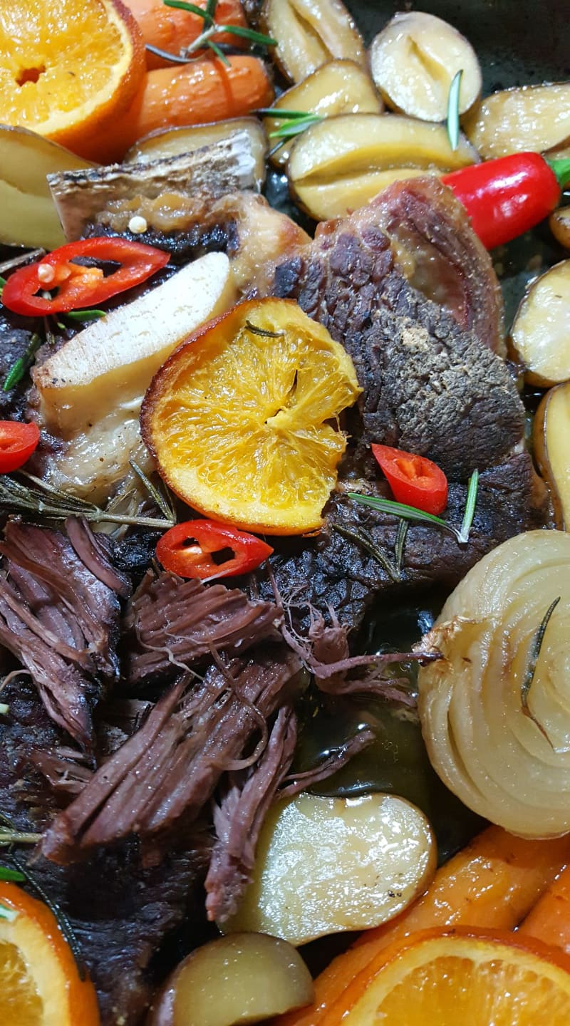 Cachaço de Vaca Assado com Laranja