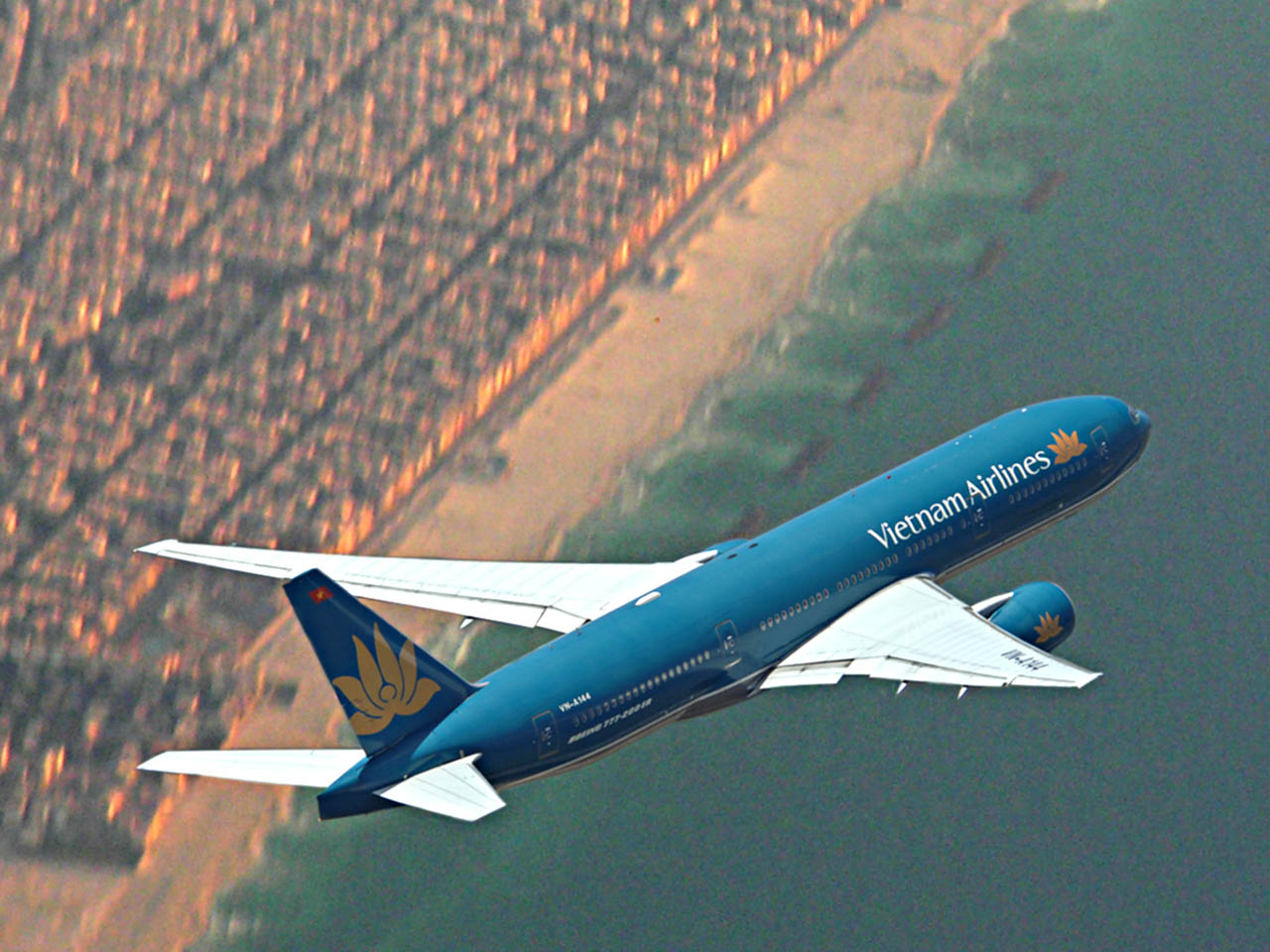 Guns wallpapers | Weapons Wallpapers | HD Wallpapers: Airplanes hd ...