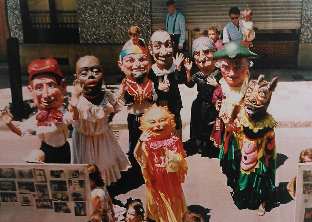 Entre la Cultura Popular Tradicional Catalana de Rubí: Entremesos ...