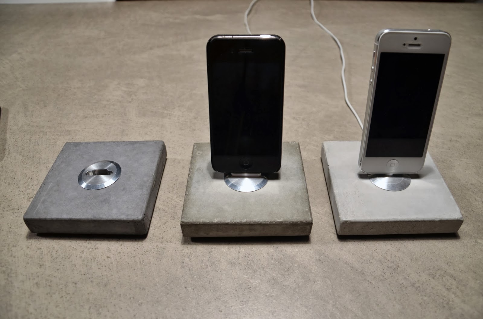 BETON CIRE Oberflächen in BETON LOOK: iPhone-Dockingstation aus Beton++ ...