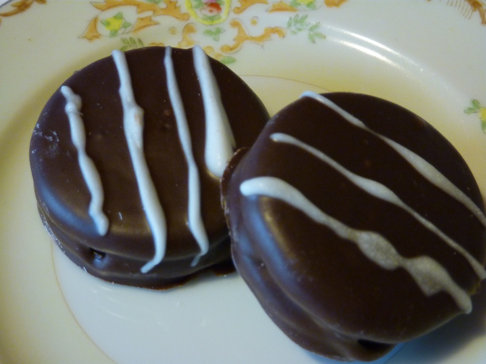 the ugly 13: Vanilla or Chocolate Dipped Oreo Cookies