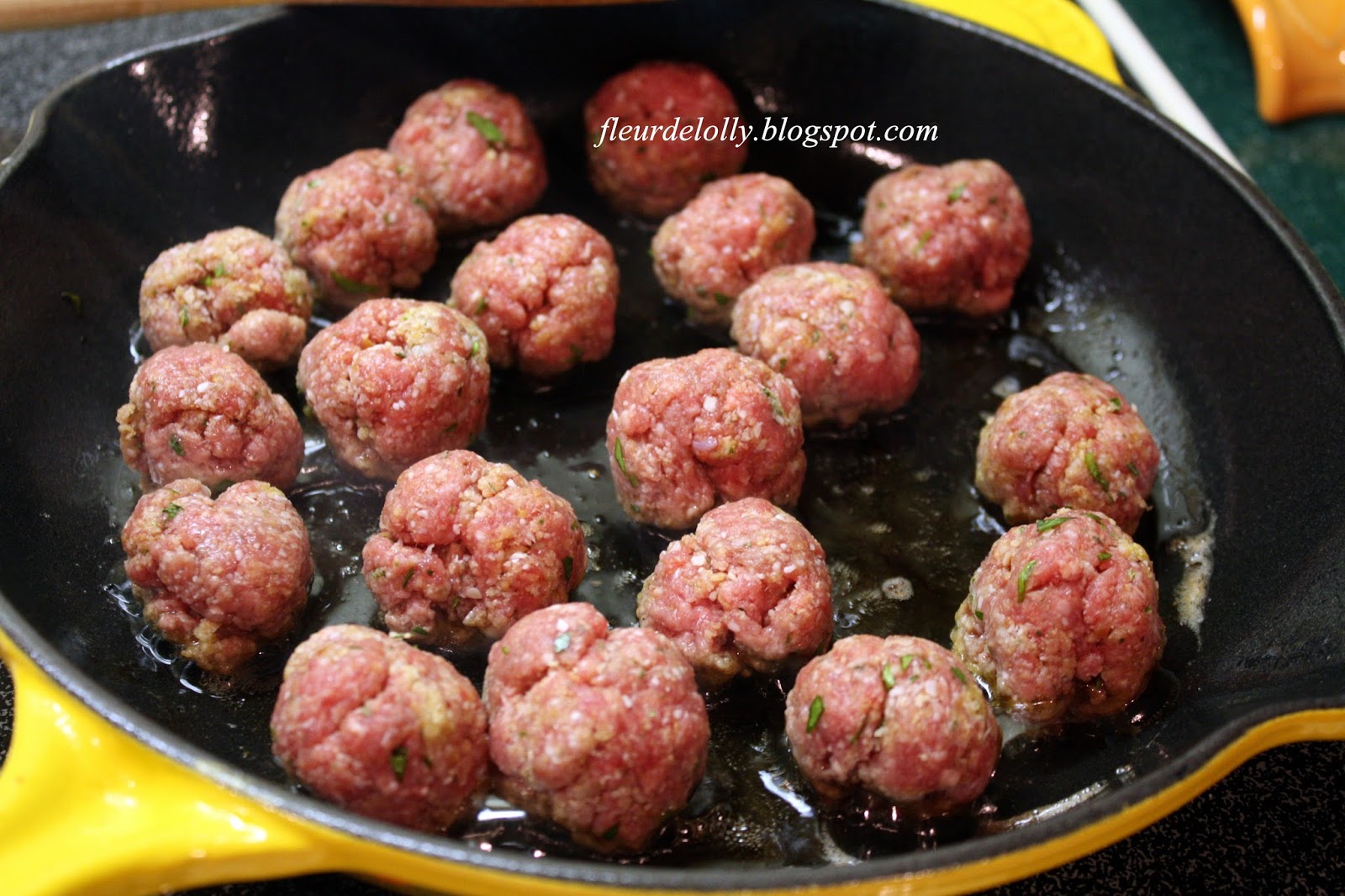 Fleur de Lolly: Tapas Thursday: Meatballs Napolitana